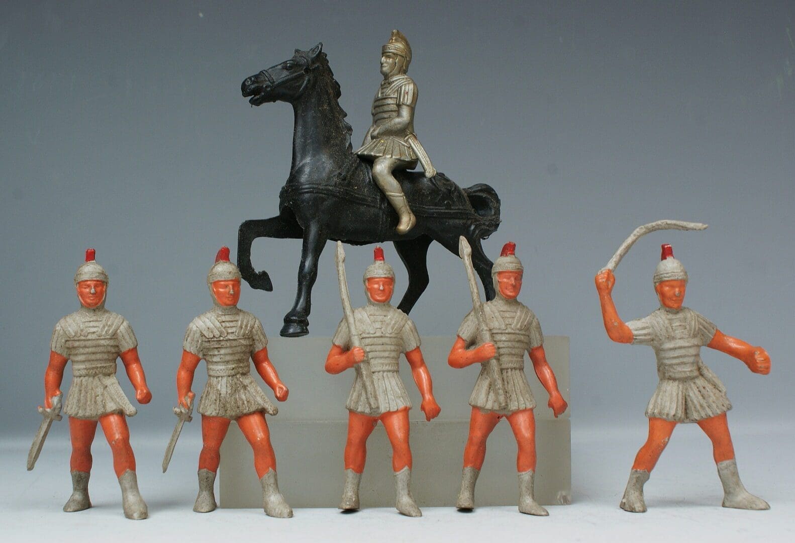 NEW! Poplar Plastic Mounted Roman Legionnaires - Herald Toys and Models