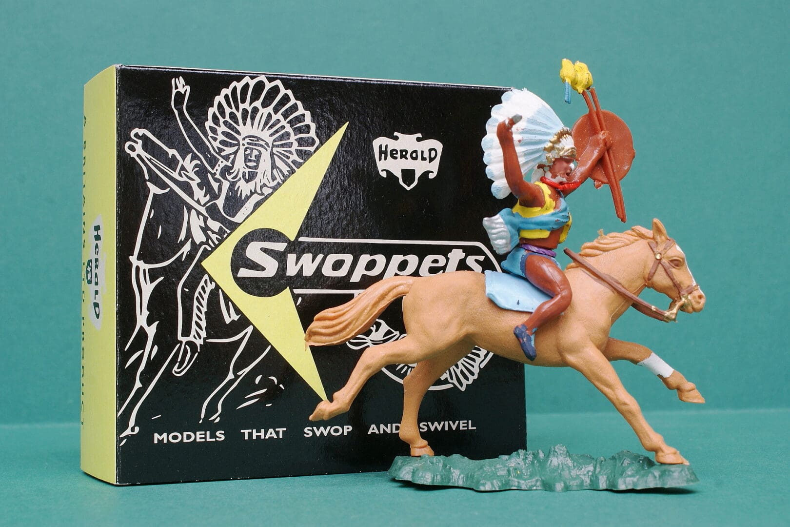 Herald Swoppet Mounted Indian Chief with Dagger - Herald Toys and Models
