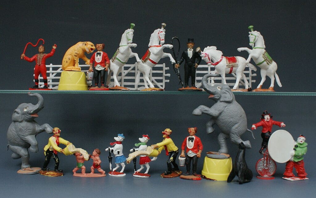 Charbens Circus Display Set (Manhattan) - Herald Toys and Models