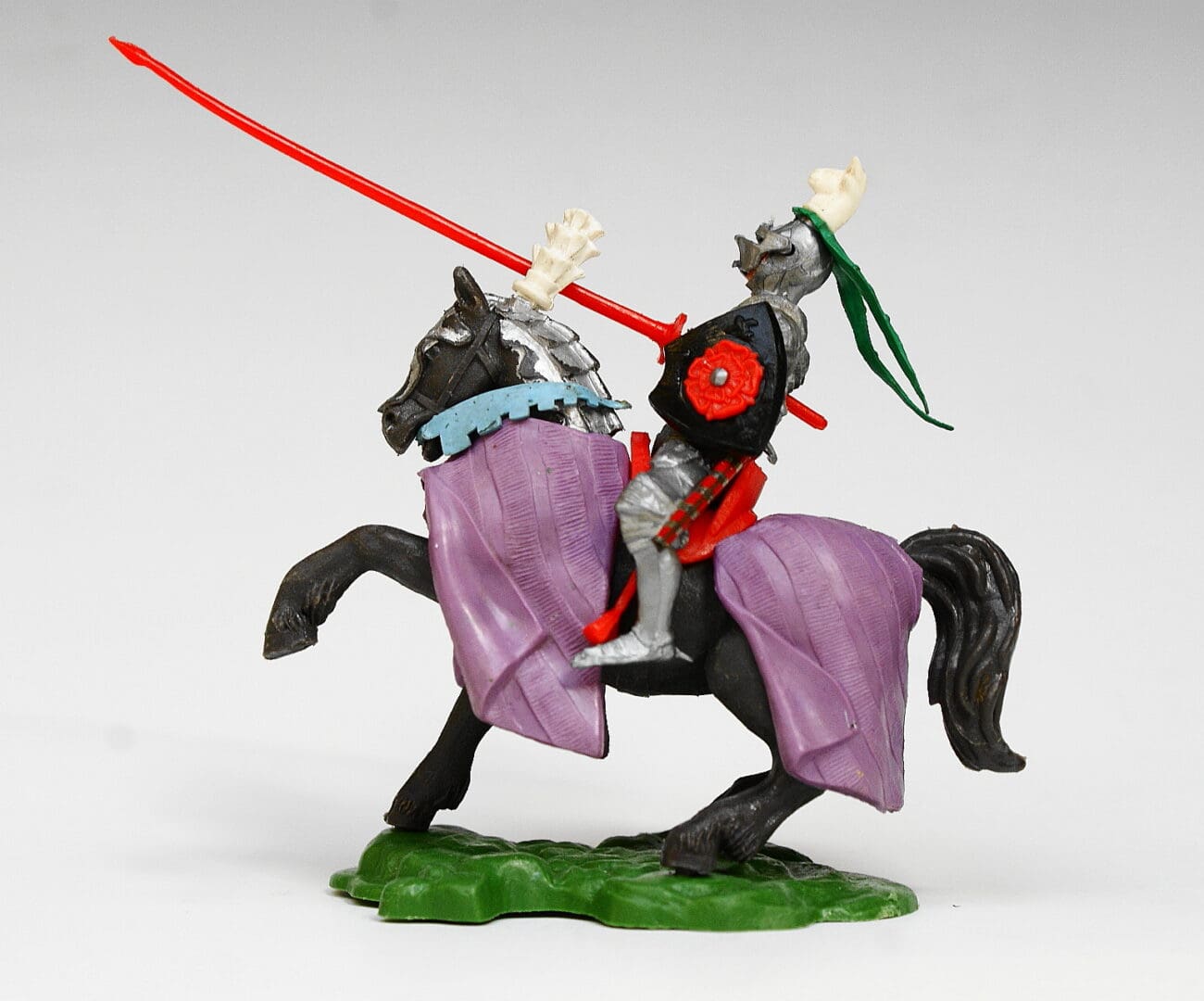 Swoppet C15th Knight Defending - PURPLE Blanket - Herald Toys and Models